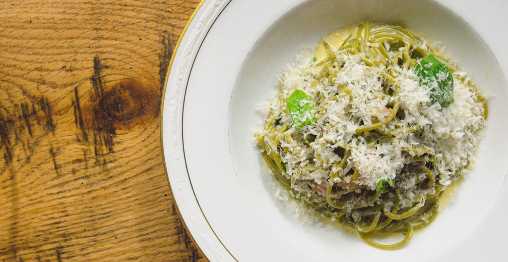 Roasted Garlic Spaghetti with Basil Cream and Pancetta - CATELLI®