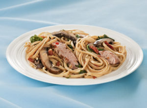 Linguine avec filet de porc, champignons et rapinis - CATELLI®